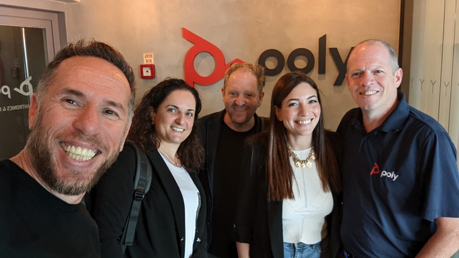 מעניין כאן! הצוות המשודרג של ZOOM פוגש את הקולגות מ POLY - AVmaster מגזין המולטימדיה